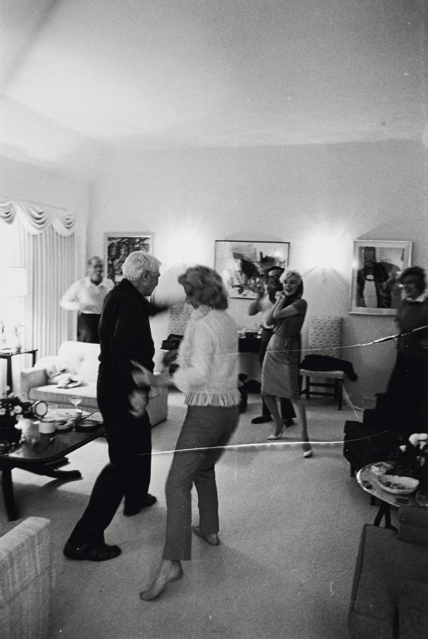 ARNOLD NEWMAN (1918–2006) Marilyn Monroe and the poet Carl Sandburg ...